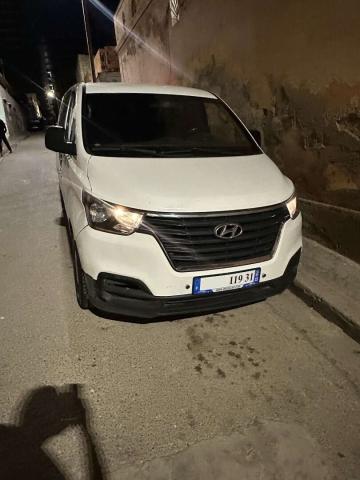 Hyundai H1 2019 vitré 8P Oran Oran - Ouedkniss.com - Algérie