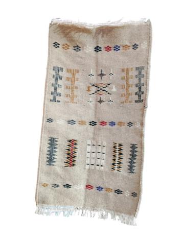 Tapis traditionnel parfait pour votre sol fait main par les gens de ...