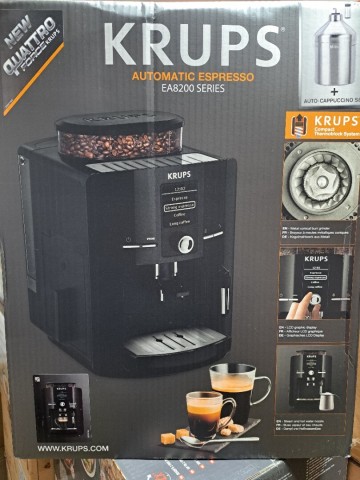 MACHINE À CAFÉ KRUPS AVEC BROYEURS QUATTRO FORCE + CAPPUCCINO EA82F010 ...