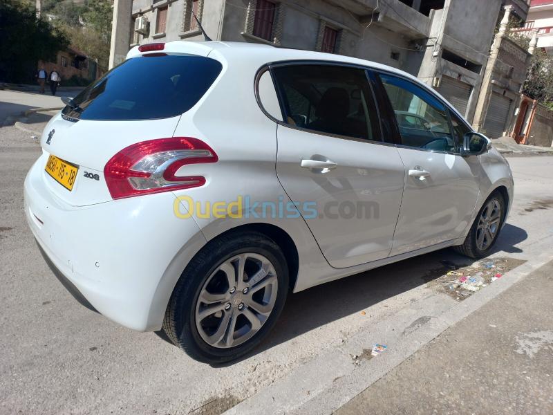 Peugeot 208 2015 Allure Jijel Sidi maarouf - Ouedkniss.com - Algérie